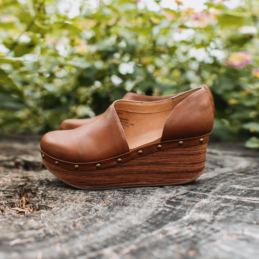 Bidelia Wedge Clog | Yellow Box Official Site