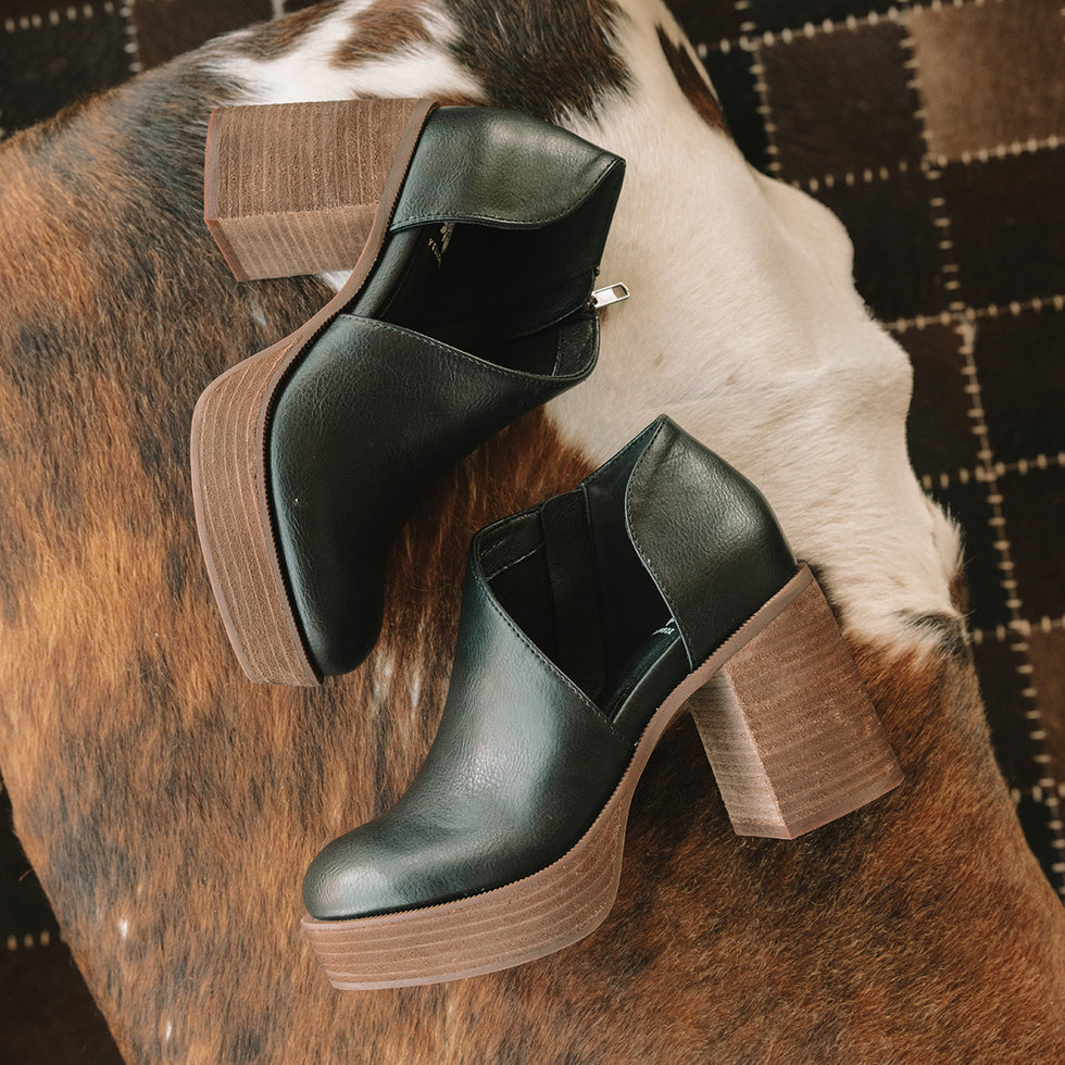 New Arrivals, Women's Sandals, Sneakers, & more | Yellow Box Official Site